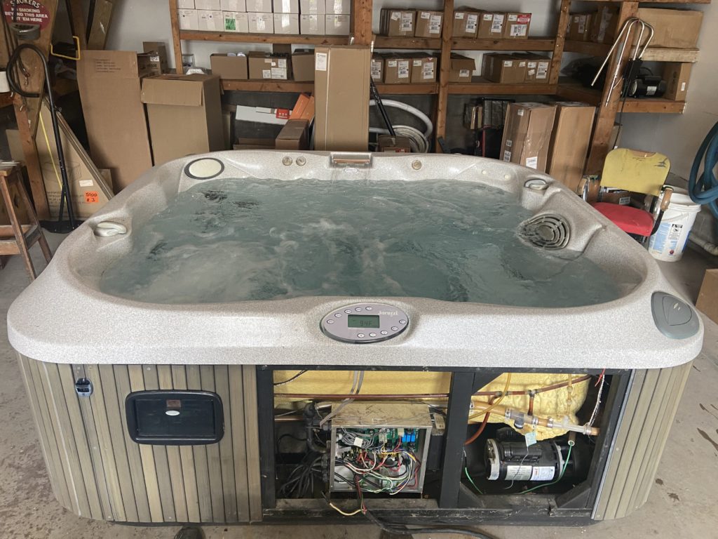 Pre-Owned Hot Tubs - Crystal Pools