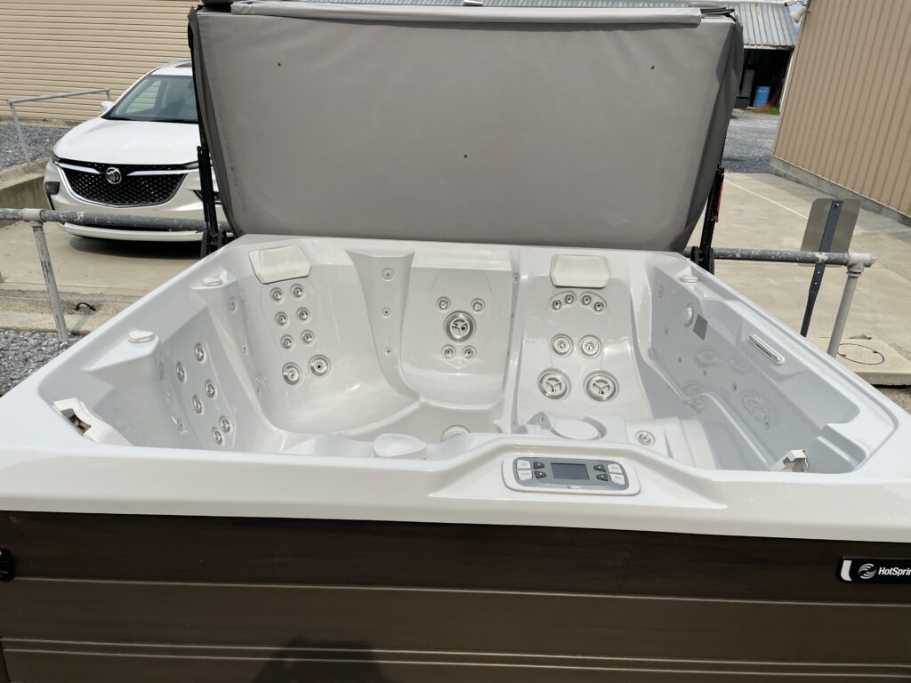 Pre-Owned Hot Tubs - Crystal Pools, Inc.