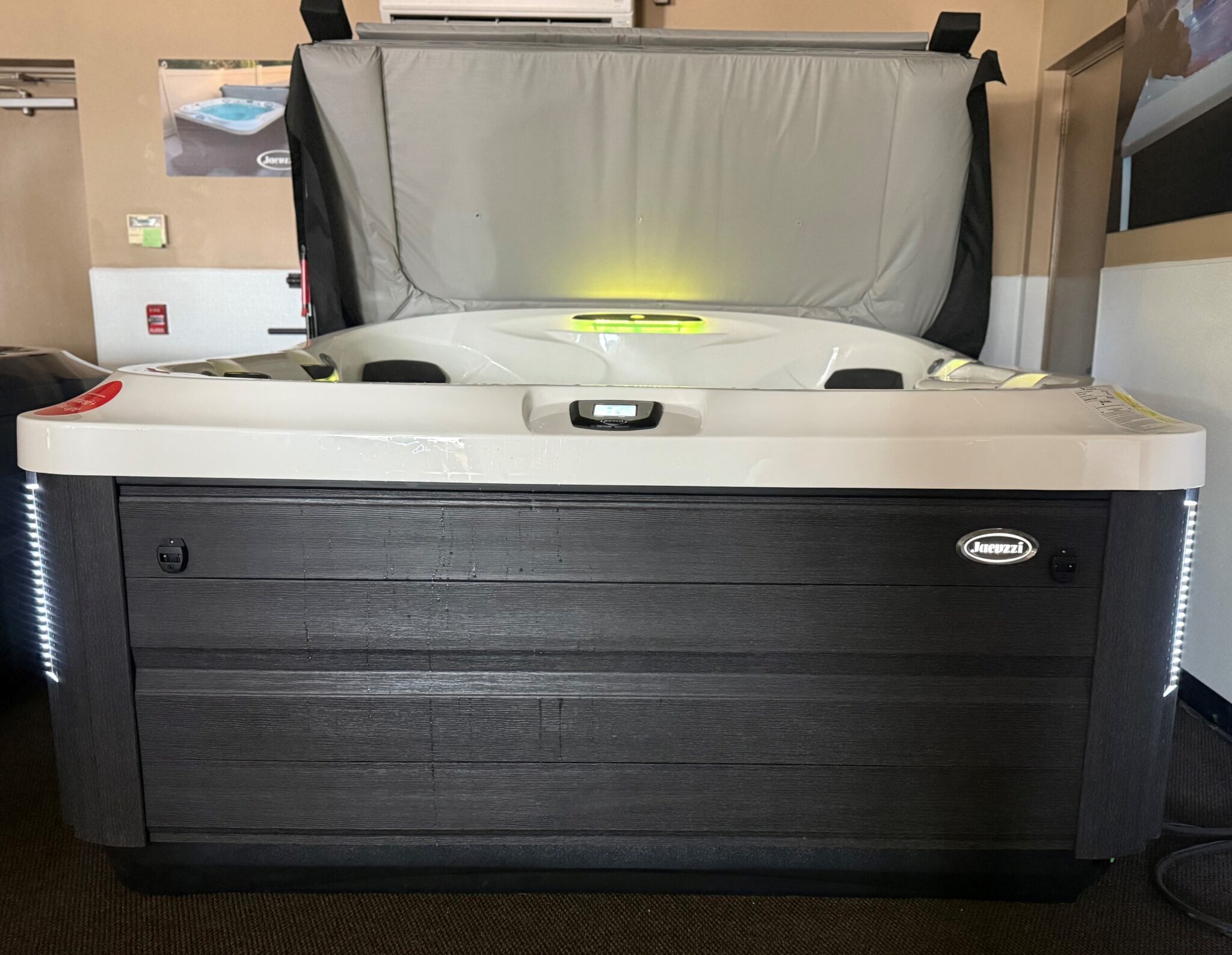 Pre-Owned Hot Tubs - Crystal Pools, Inc.